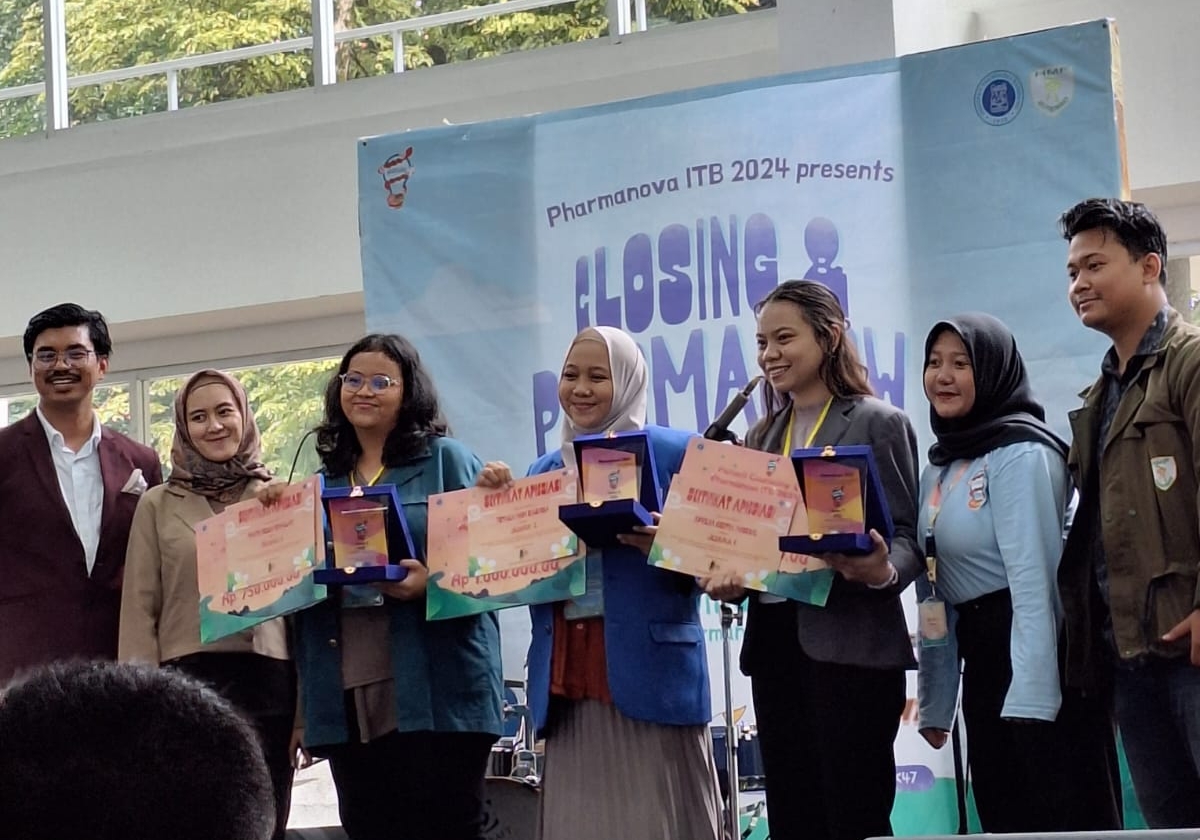 Mahasiswa Farmasi UII Juara 2 Lomba PCE Pharmanova ITB 2024 - Jurusan Farmasi