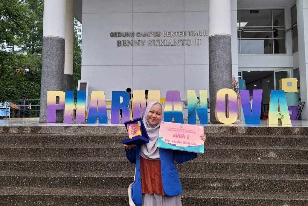Mahasiswa Farmasi UII Juara 2 Lomba PCE Pharmanova ITB 2024 - Jurusan Farmasi