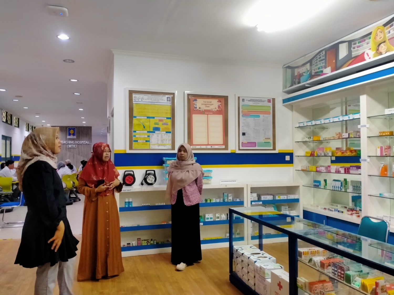 Kunjungan Benchmarking Fakultas Farmasi Universitas Mulawarman ke Lab ...