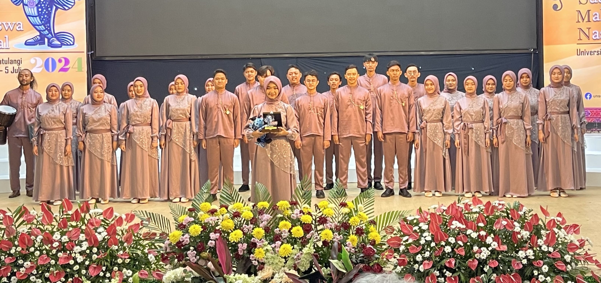 Maulidya dkk, Finalis Lomba Paduan Suara - Jurusan Farmasi