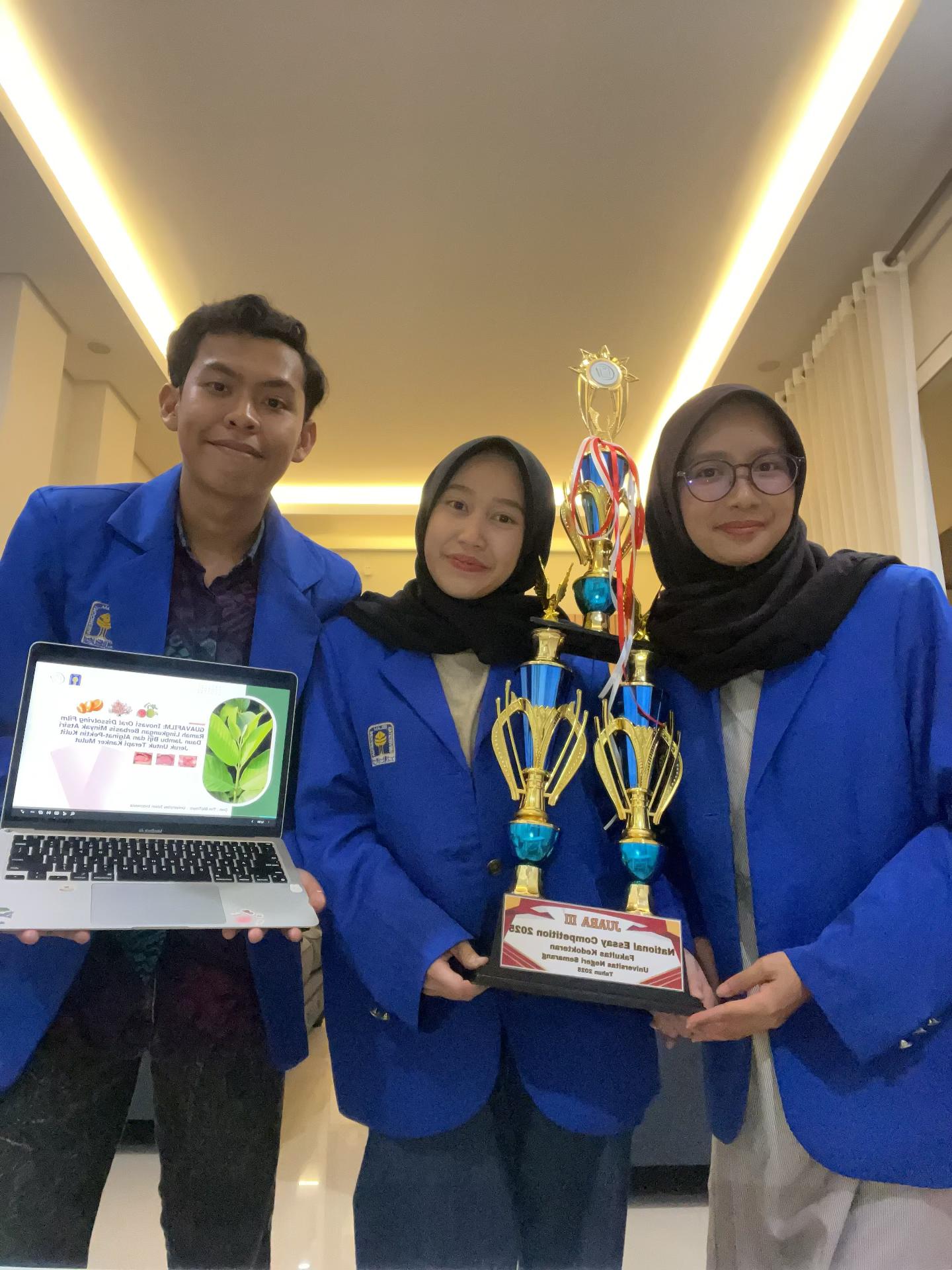 Mahasiswa Farmasi UII Raih Juara 3 NEC UNNES 2025 - Jurusan Farmasi